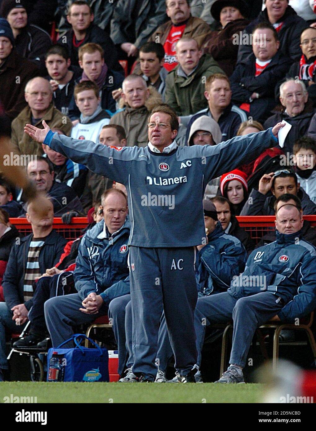 Charlton athletics manager alan curbishley hi-res stock photography and ...