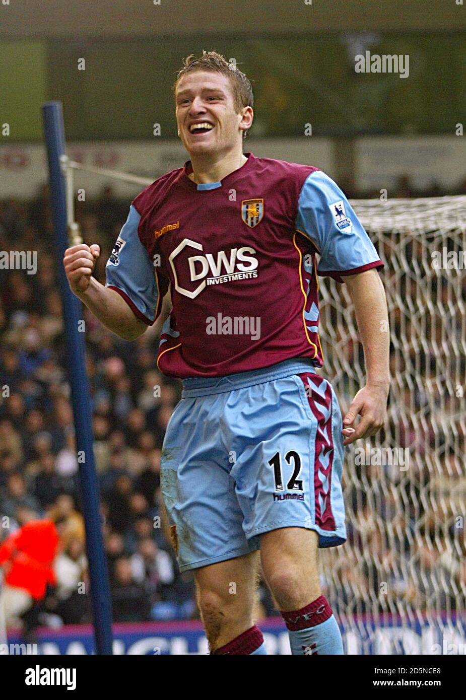 Aston Villa's Steven Davis celebrates his goal Stock Photo - Alamy