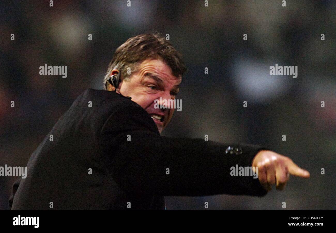 Bolton wanderers top hi-res stock photography and images - Alamy