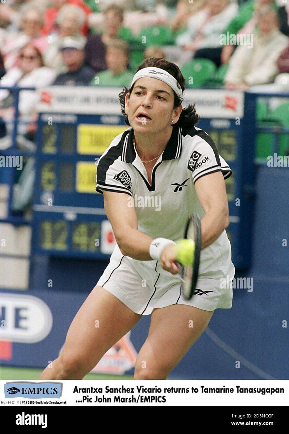 Arantxa Sanchez-Vicario returns to Tamarine Tanasugarn Stock Photo - Alamy