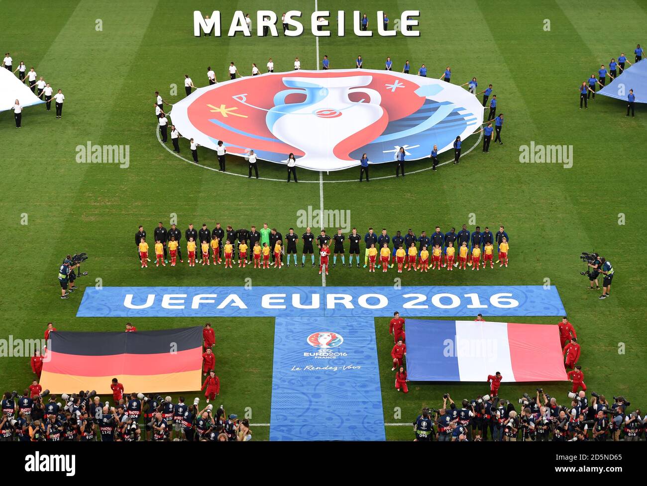 Germany line up for national anthems hi-res stock photography and ...