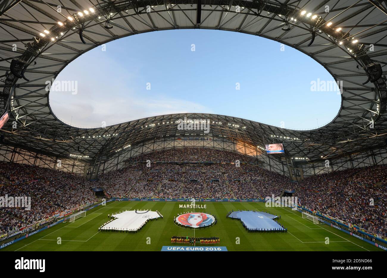 Germany line up for national anthems hi-res stock photography and ...