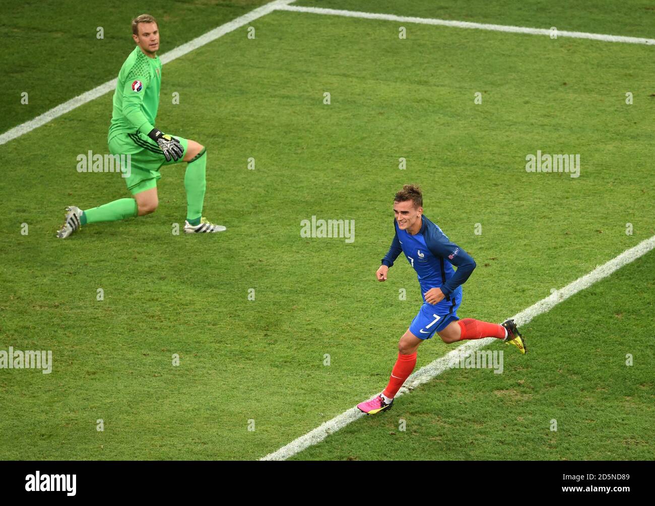 Antoine griezmann goal celebration hi-res stock photography and images ...