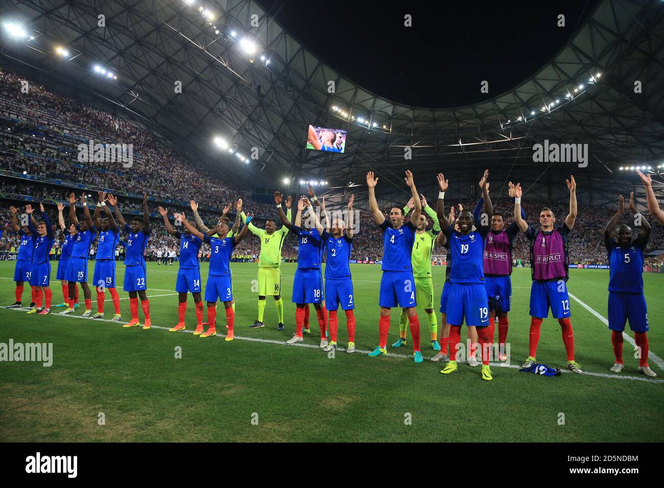 France players celebrate after the final whistle with an Icelandic Clap ...