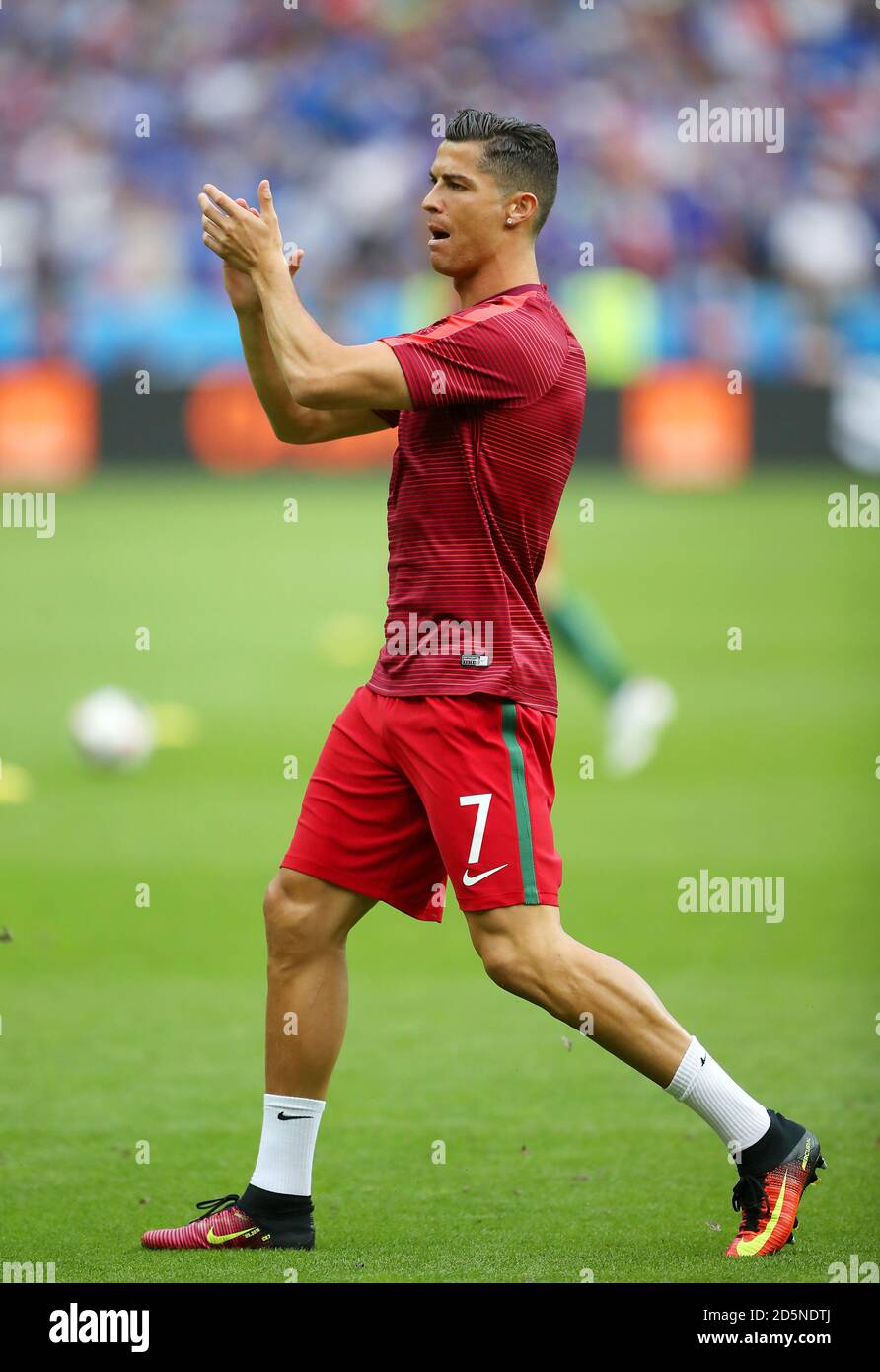 Portugal's Cristiano Ronaldo applauds the fans prior to the match Stock ...