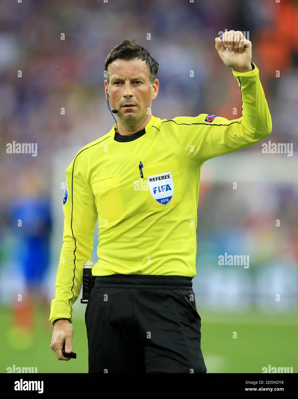 Referee Mark Clattenburg Stock Photo - Alamy
