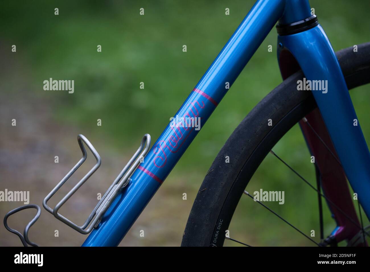 Bicycle framebuilding hi-res stock photography and images - Alamy
