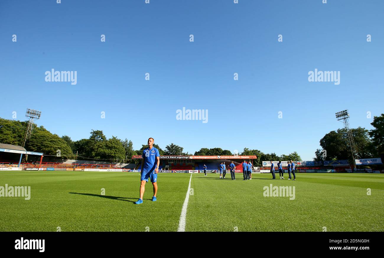Hove albion players warming up hi-res stock photography and images - Alamy