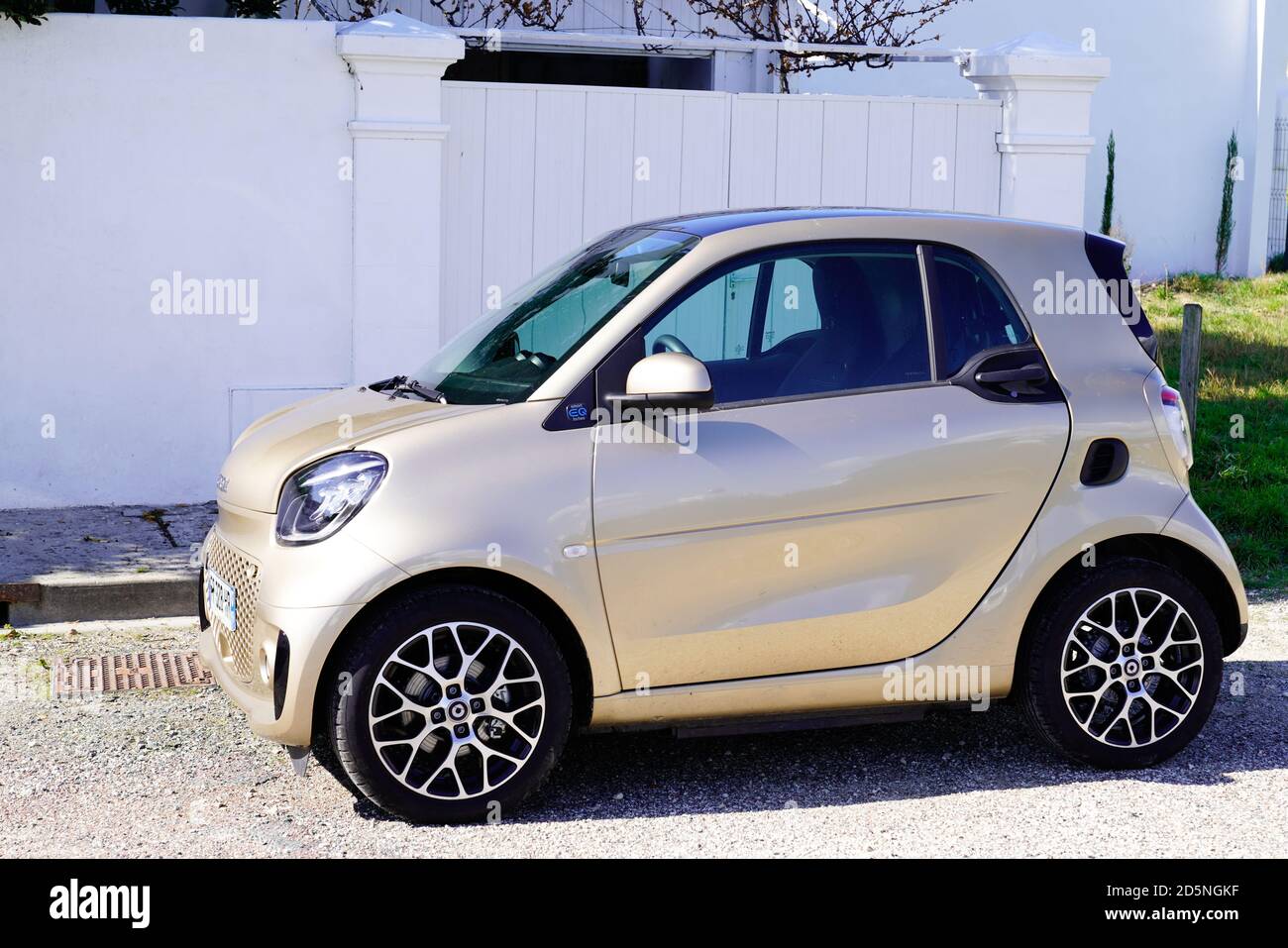Bordeaux , Aquitaine / France - 10 01 2020 : smart car electric model ...