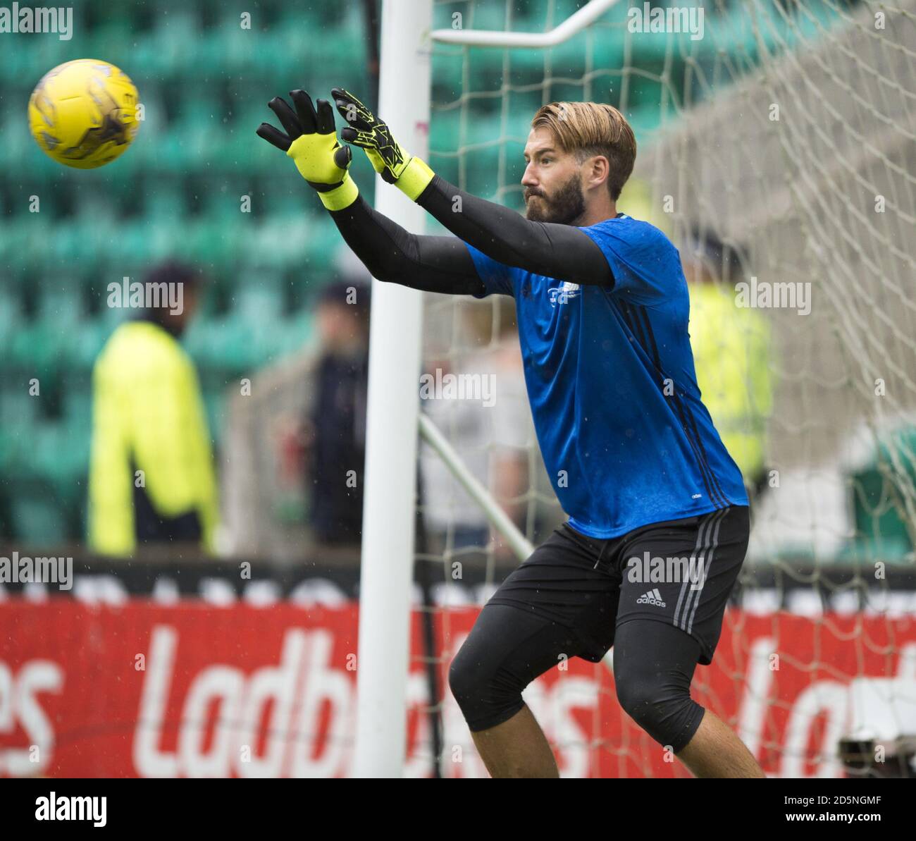 Birmingham City goalkeeper Adam Legzdins during the warm up Stock Photo ...