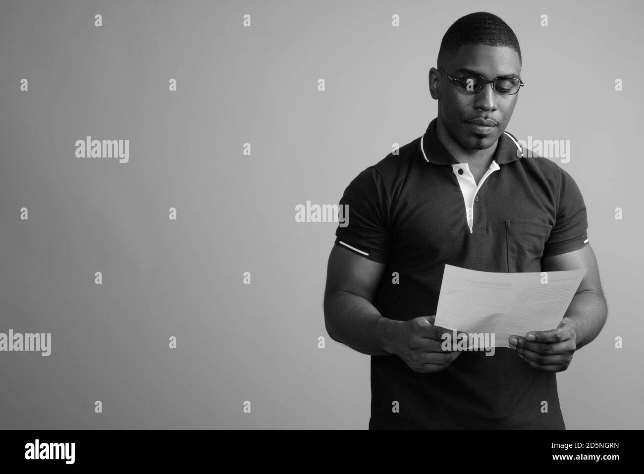 African guy reading paper Black and White Stock Photos & Images - Alamy