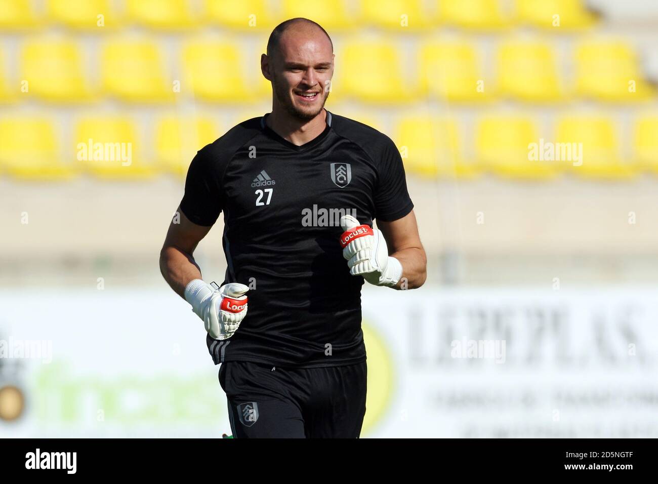 Fulham goalkeeper David Button during the warm up Stock Photo - Alamy