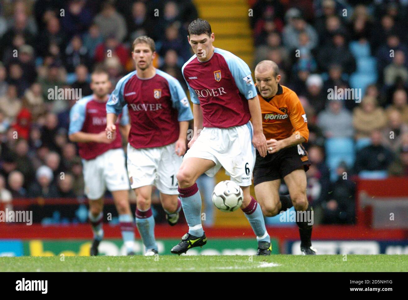 Gareth barry football villa hi-res stock photography and images - Alamy