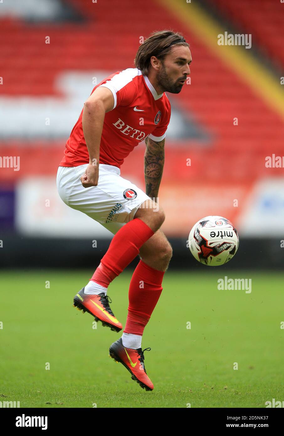 Charlton Athletic's Ricky Holmes Stock Photo - Alamy