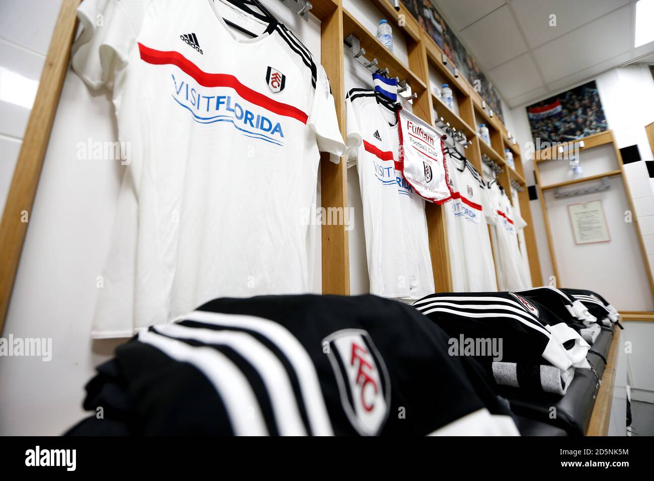 General view of the fulham dressing room hi-res stock photography and ...
