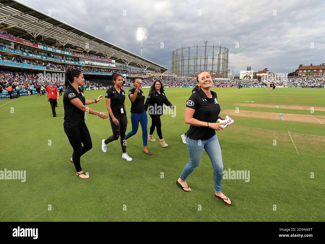 Promotional girls hi-res stock photography and images - Alamy