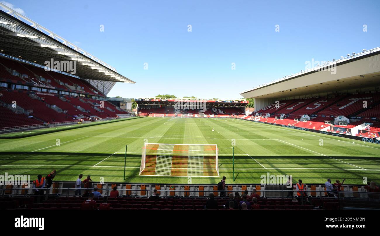 Ashton gate bristol city general hi-res stock photography and images ...