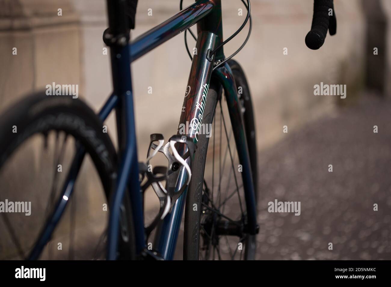 Framebuilding hi-res stock photography and images - Alamy