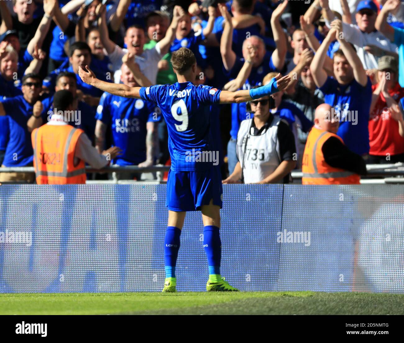 Jamie vardy 2016 goal hi-res stock photography and images - Alamy