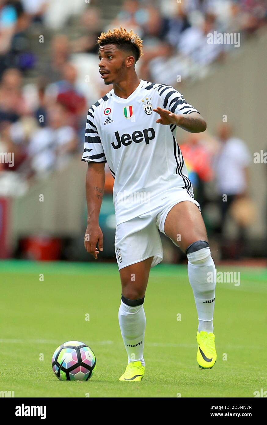 Mario lemina football hi-res stock photography and images - Alamy