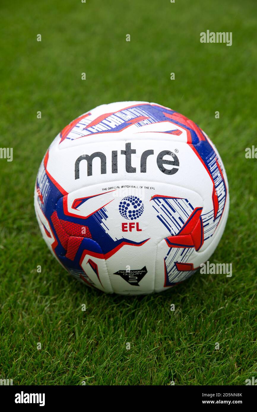 Official match ball efl hi-res stock photography and images - Alamy