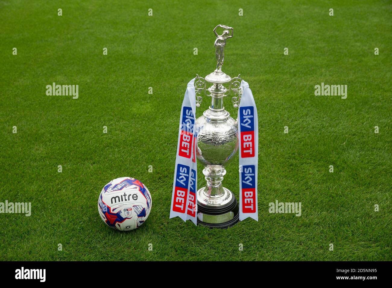 Efl championship league trophy hi-res stock photography and images - Alamy Efl championship league trophy hi-res stock photography and images - Alamy