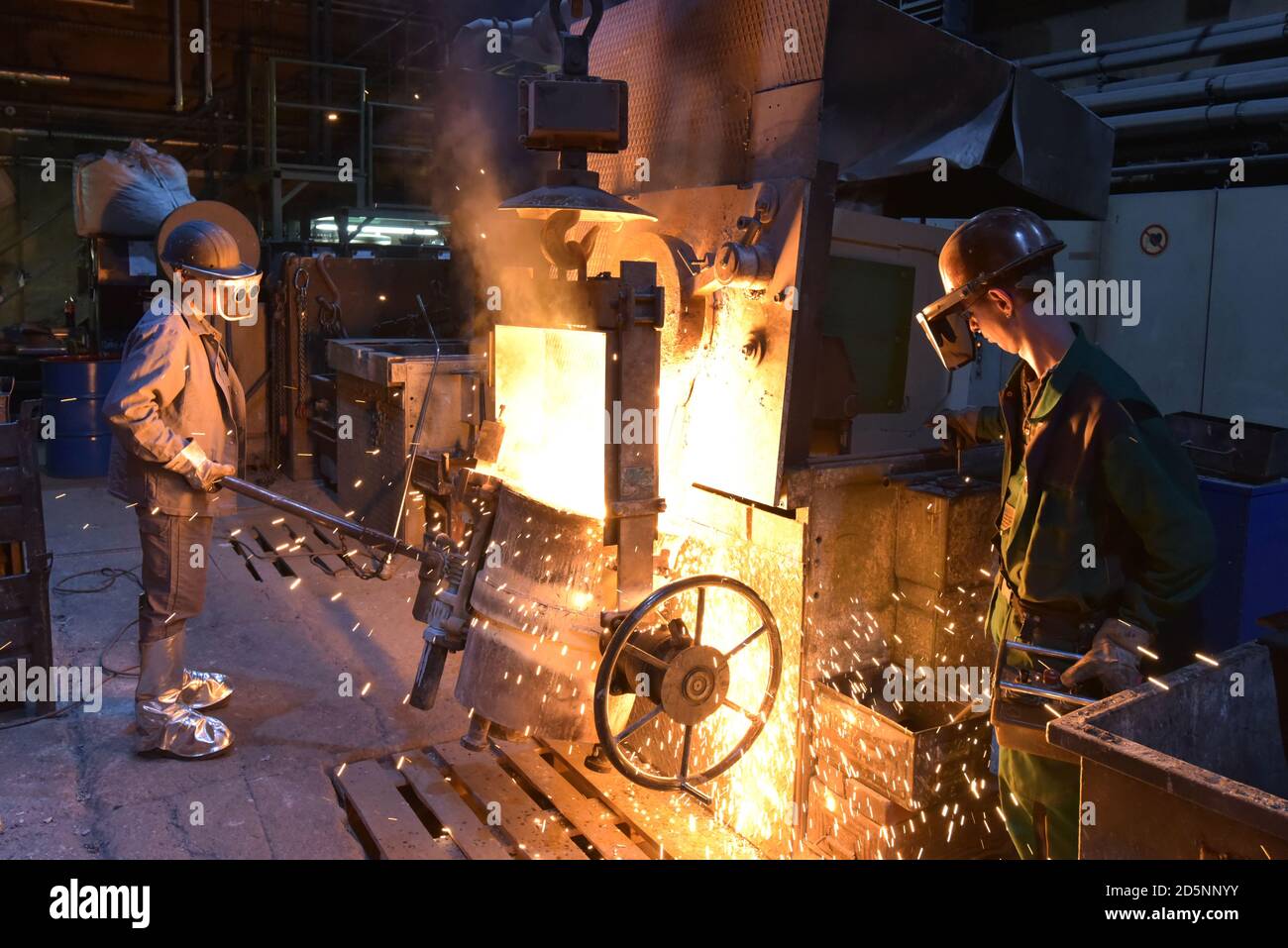 Industrial metal processing hi-res stock photography and images - Alamy