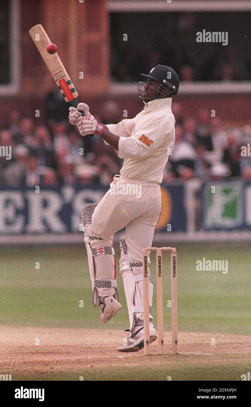 Chris lewis cricket hi-res stock photography and images - Alamy