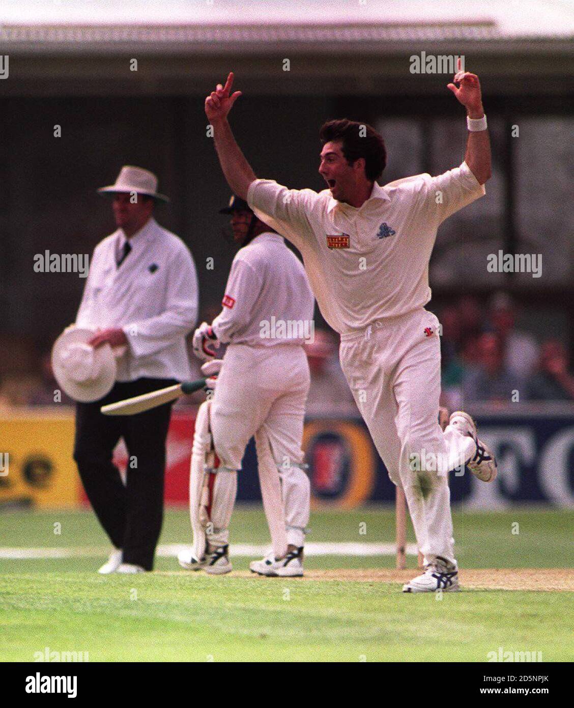 England's Ronnie Irani celebrates Stock Photo - Alamy