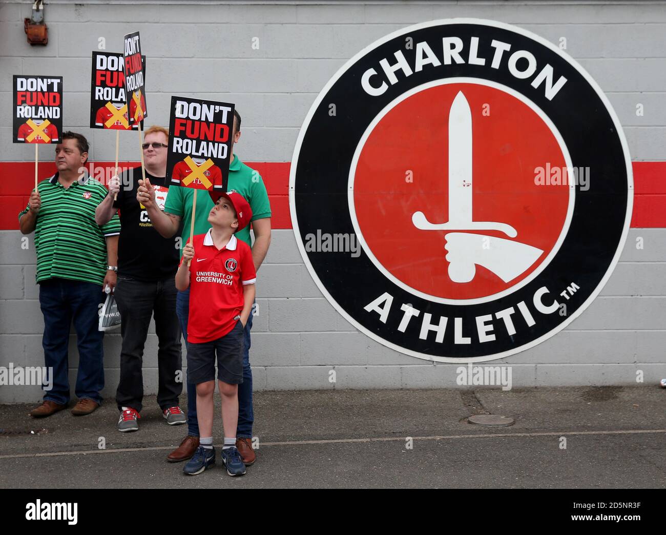 Charlton Athletic fans protest outside the ground Stock Photo - Alamy