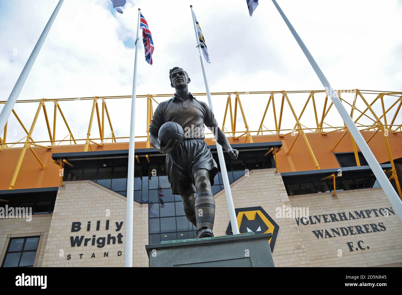 Billy wright statue molineux stadium hi-res stock photography and ...