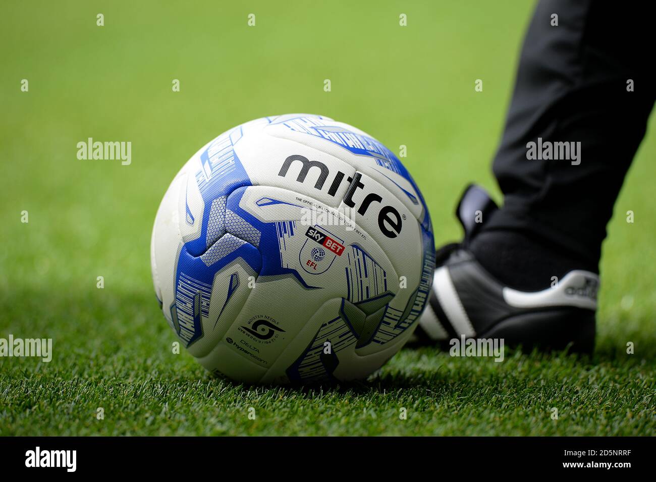 Detail of the Mitre EFL match ball Stock Photo - Alamy