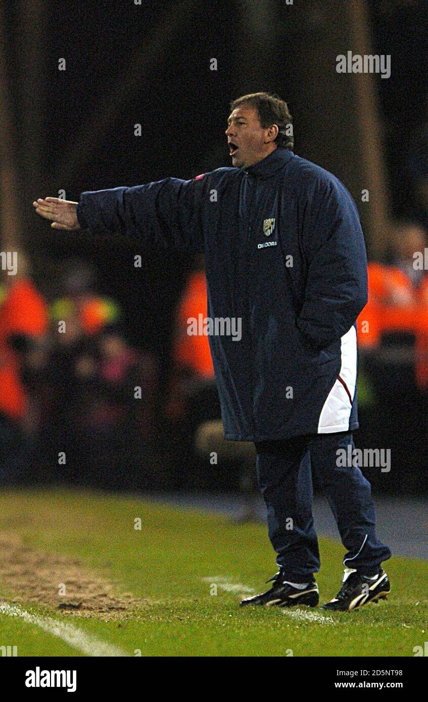 Football manager bryan robson hi-res stock photography and images - Alamy