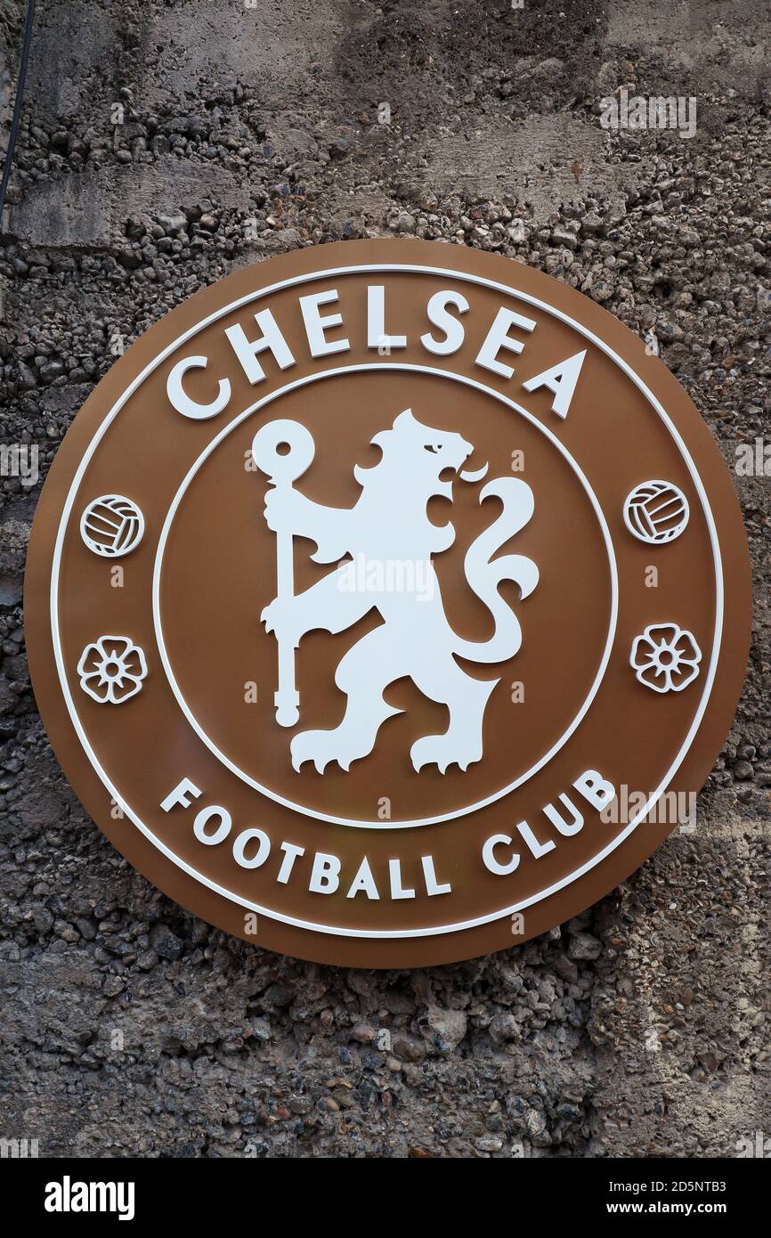 Chelsea football club badge hi-res stock photography and images - Alamy