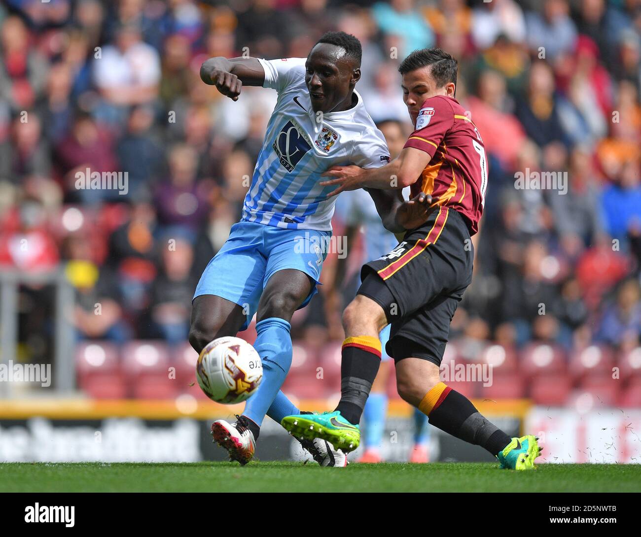 Coventry City's Daniel Agyei scores his team's first goal Stock Photo ...