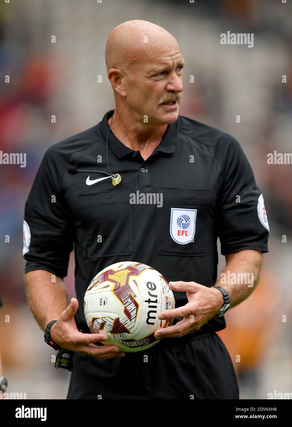Referee nigel miller hi-res stock photography and images - Alamy