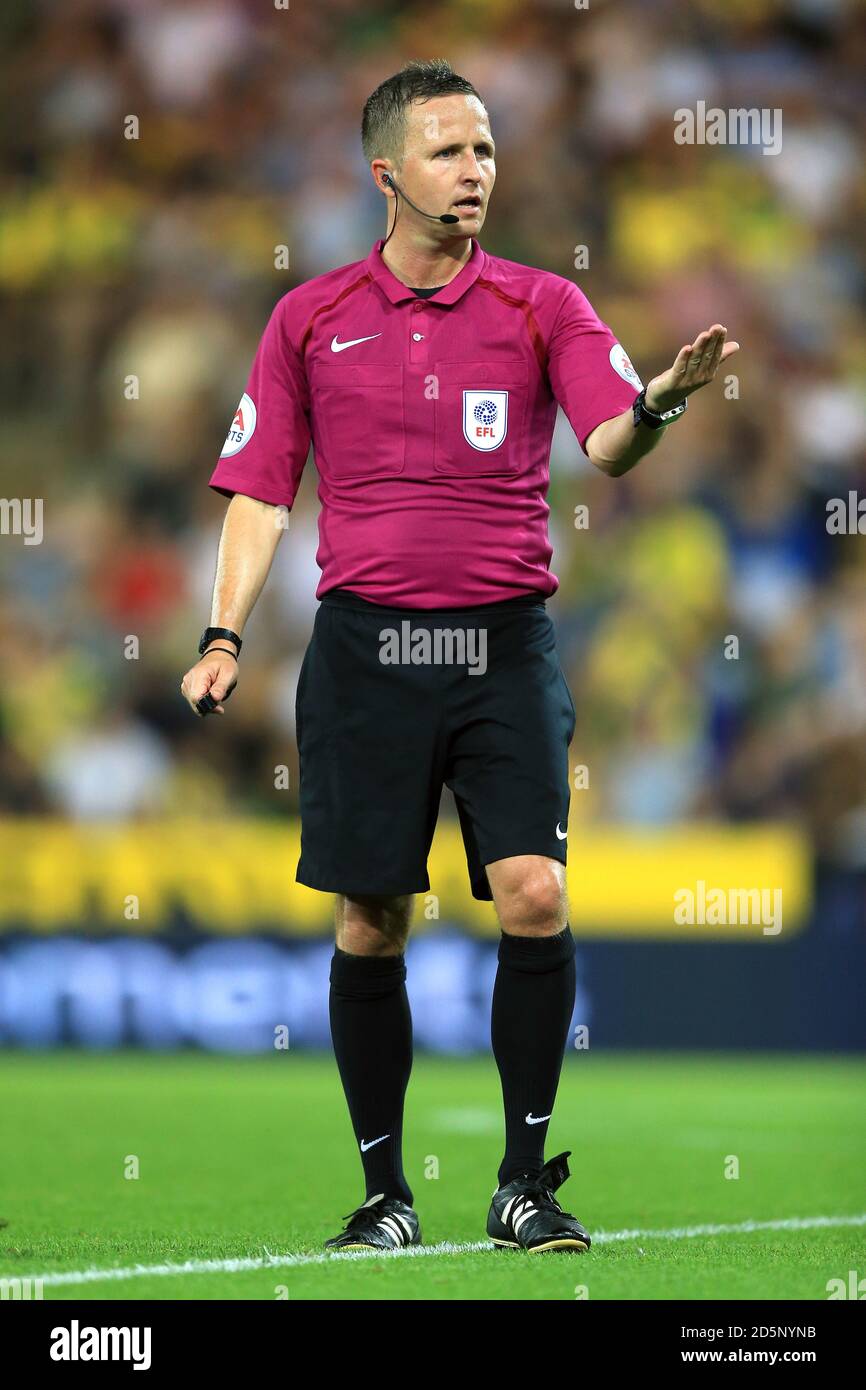 Referee David Webb Stock Photo - Alamy