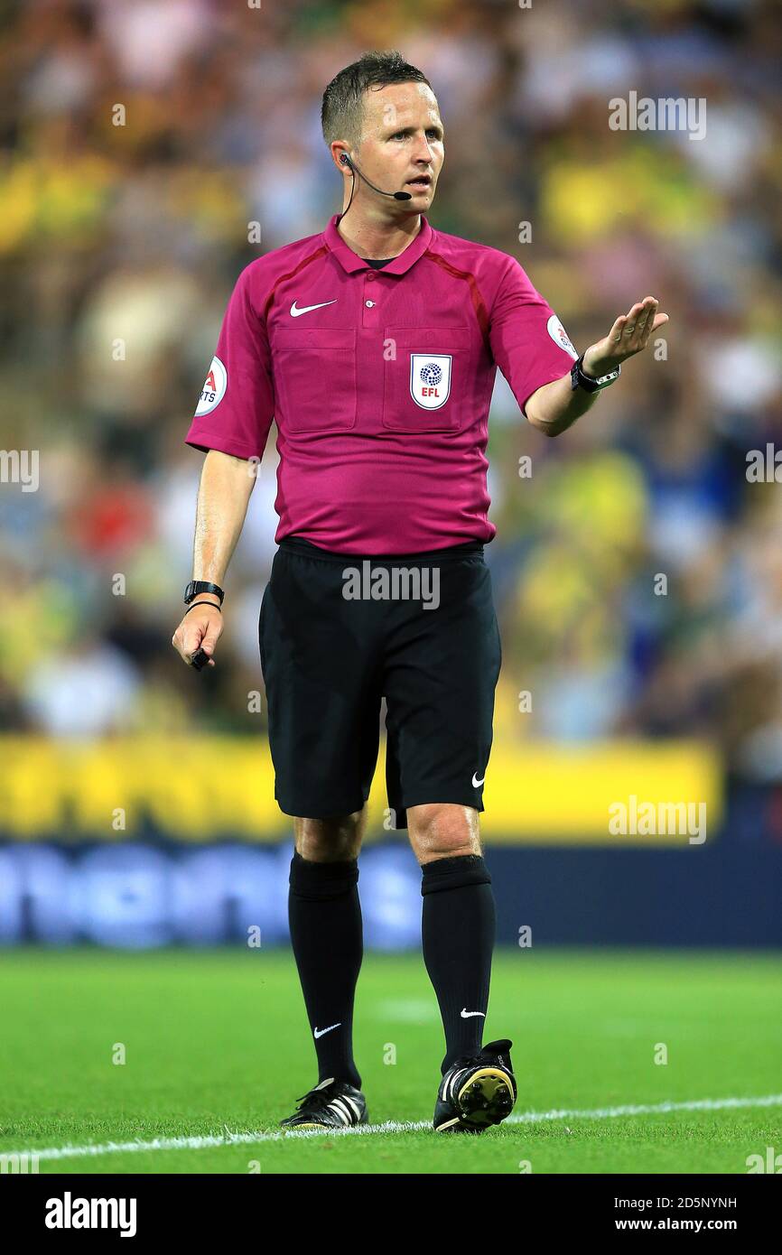 Referee David Webb Stock Photo - Alamy