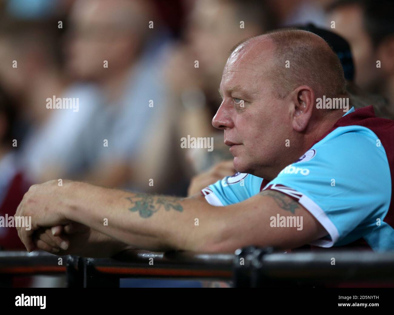 Dejected west ham fan hi-res stock photography and images - Alamy