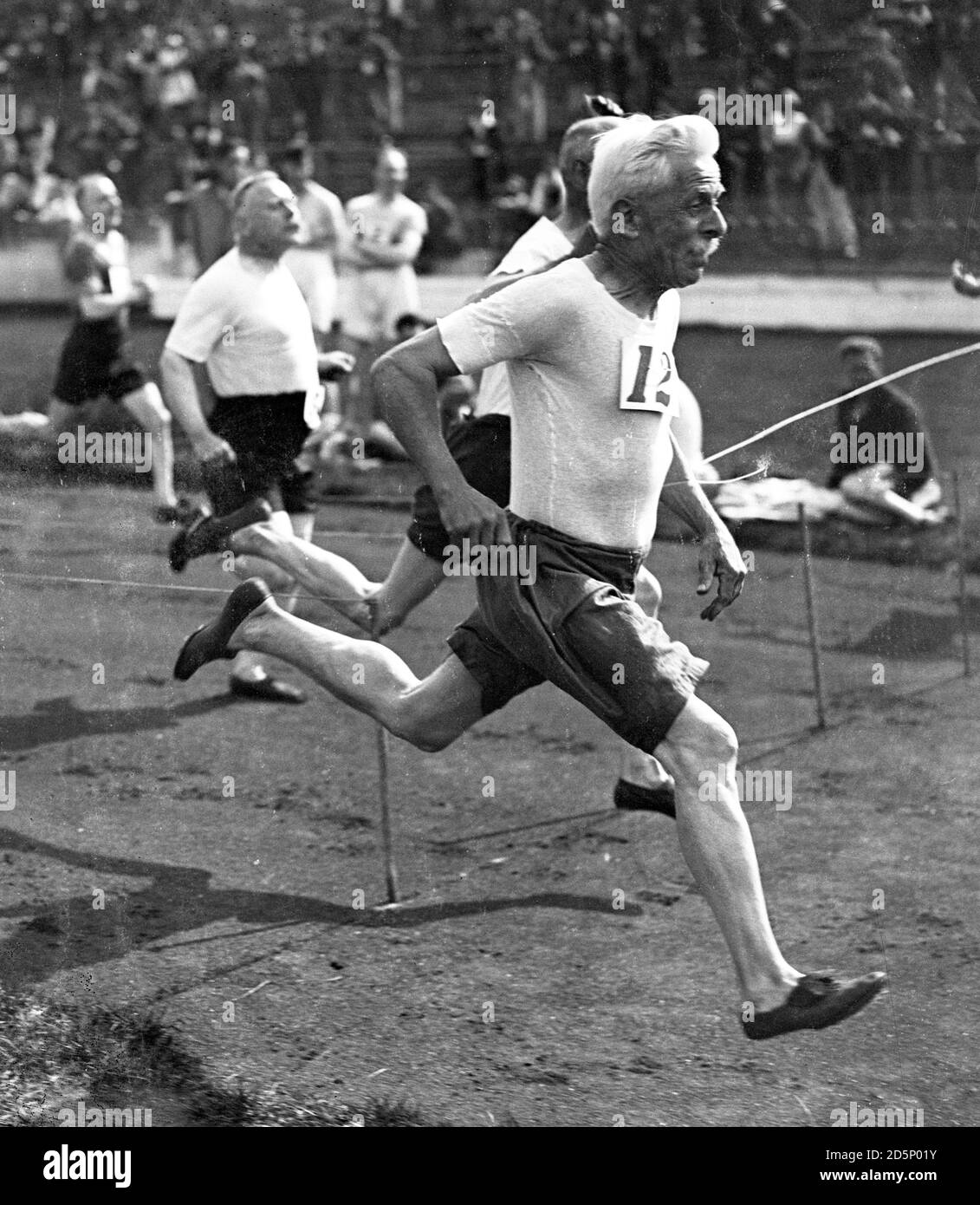 100 yards hi-res stock photography and images - Alamy