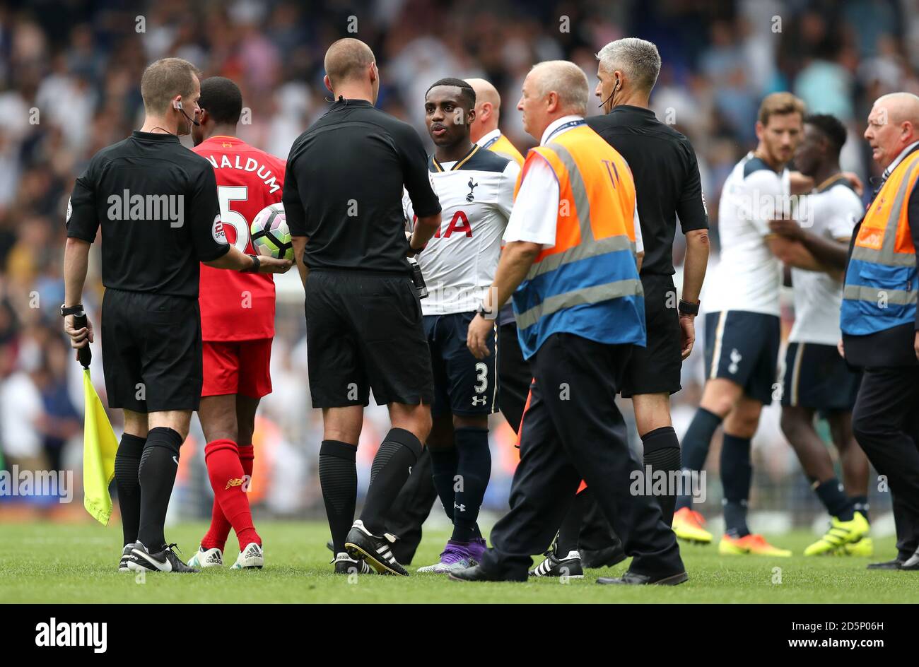 Shakes hands with referee hi-res stock photography and images - Alamy