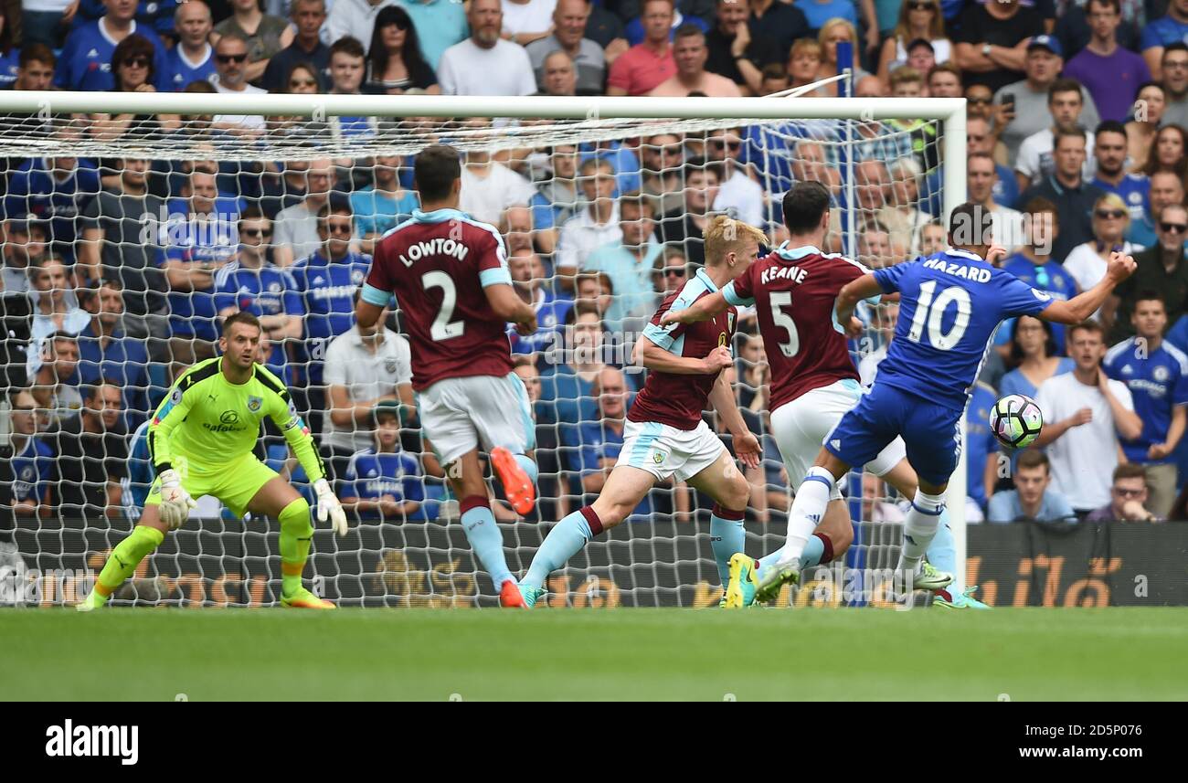 Chelseas eden hazard scores hi-res stock photography and images - Alamy