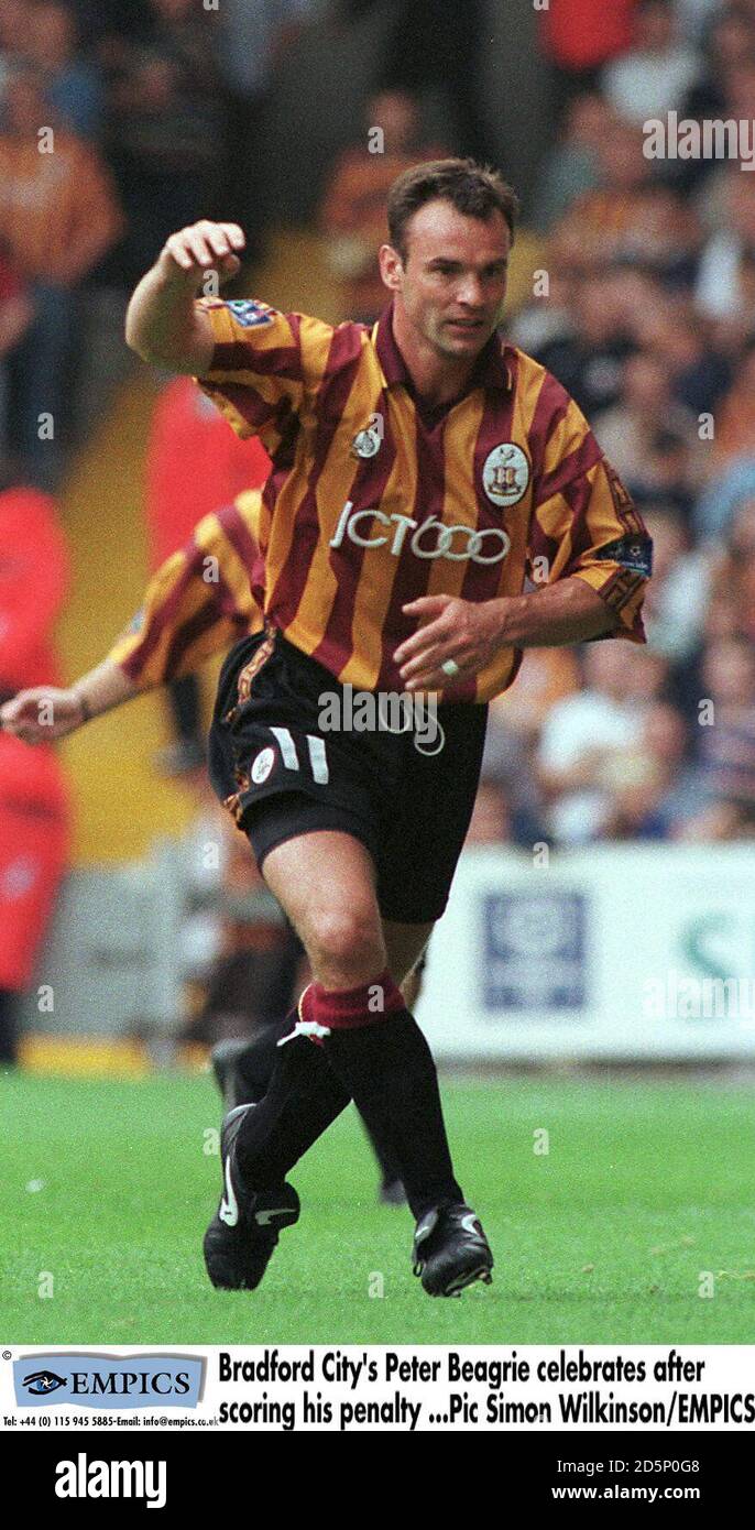 Bradford citys peter beagrie celebrates hi-res stock photography and ...