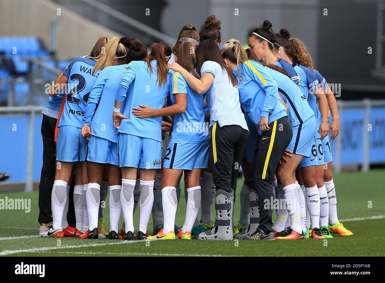 Manchester City players form a huddle Stock Photo - Alamy