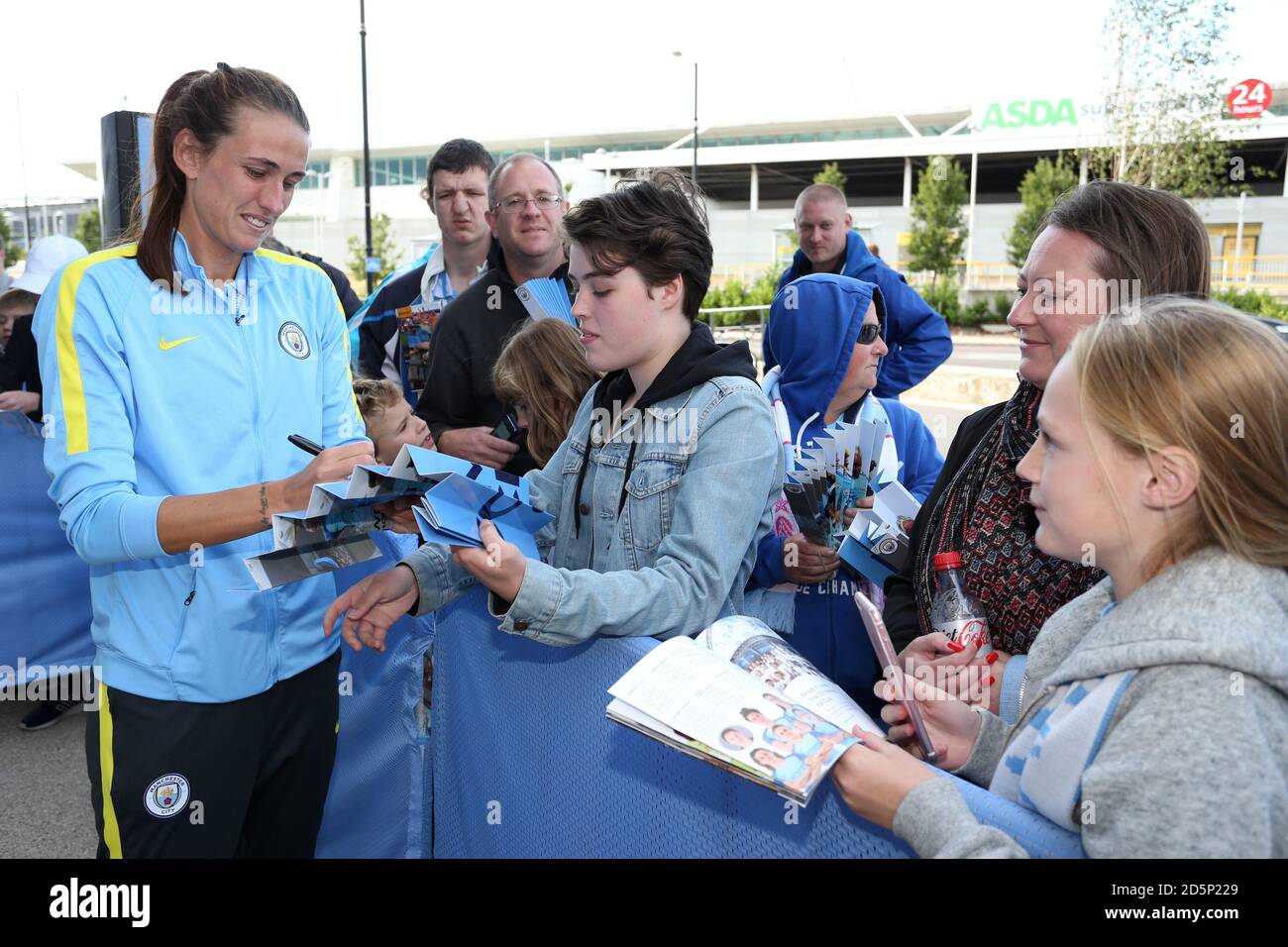 Manchester City Women's Jill Scott signs autographs and poses for ...