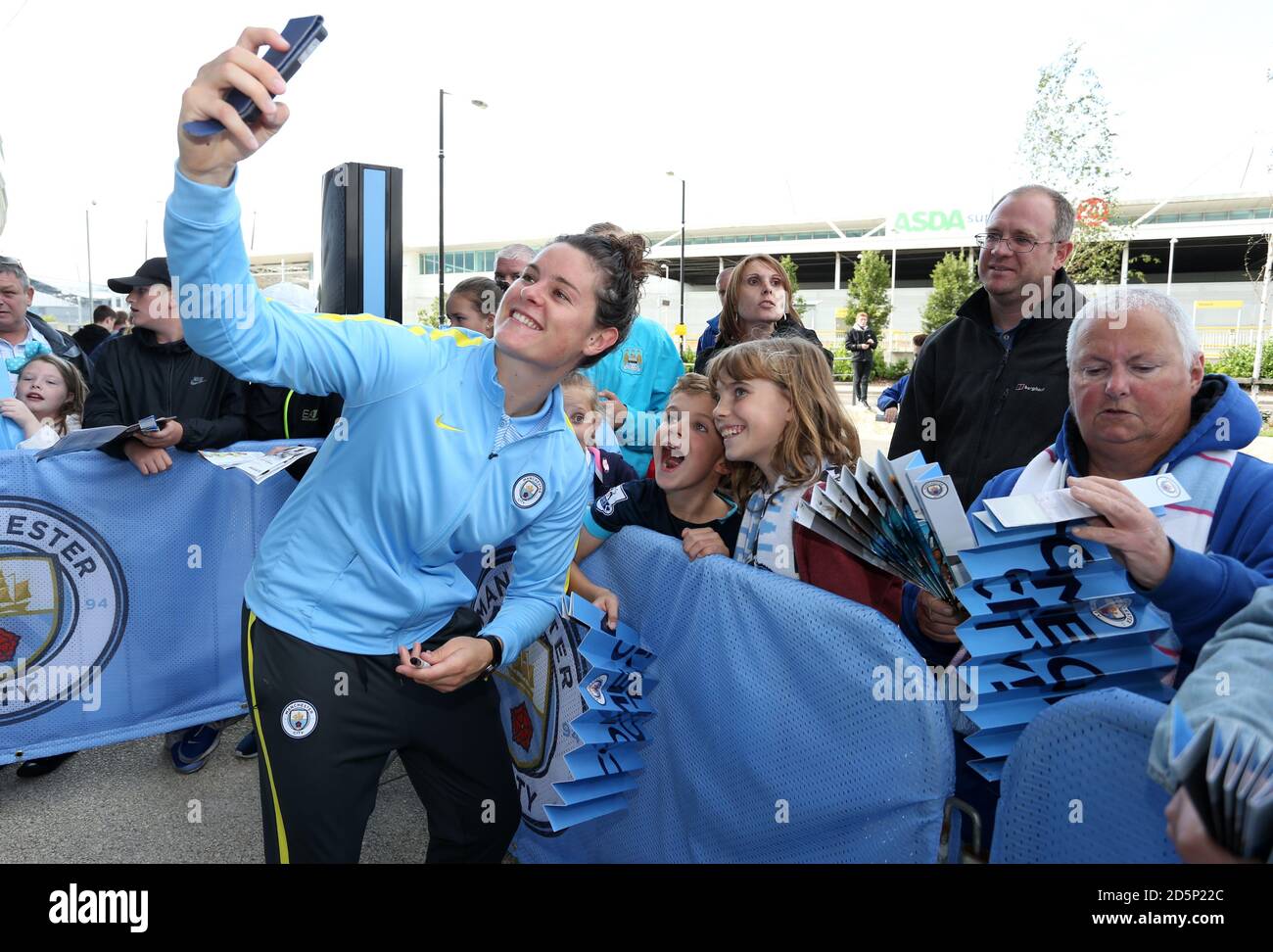 Manchester City Women's Jennifer Beattie signs autographs and poses for ...