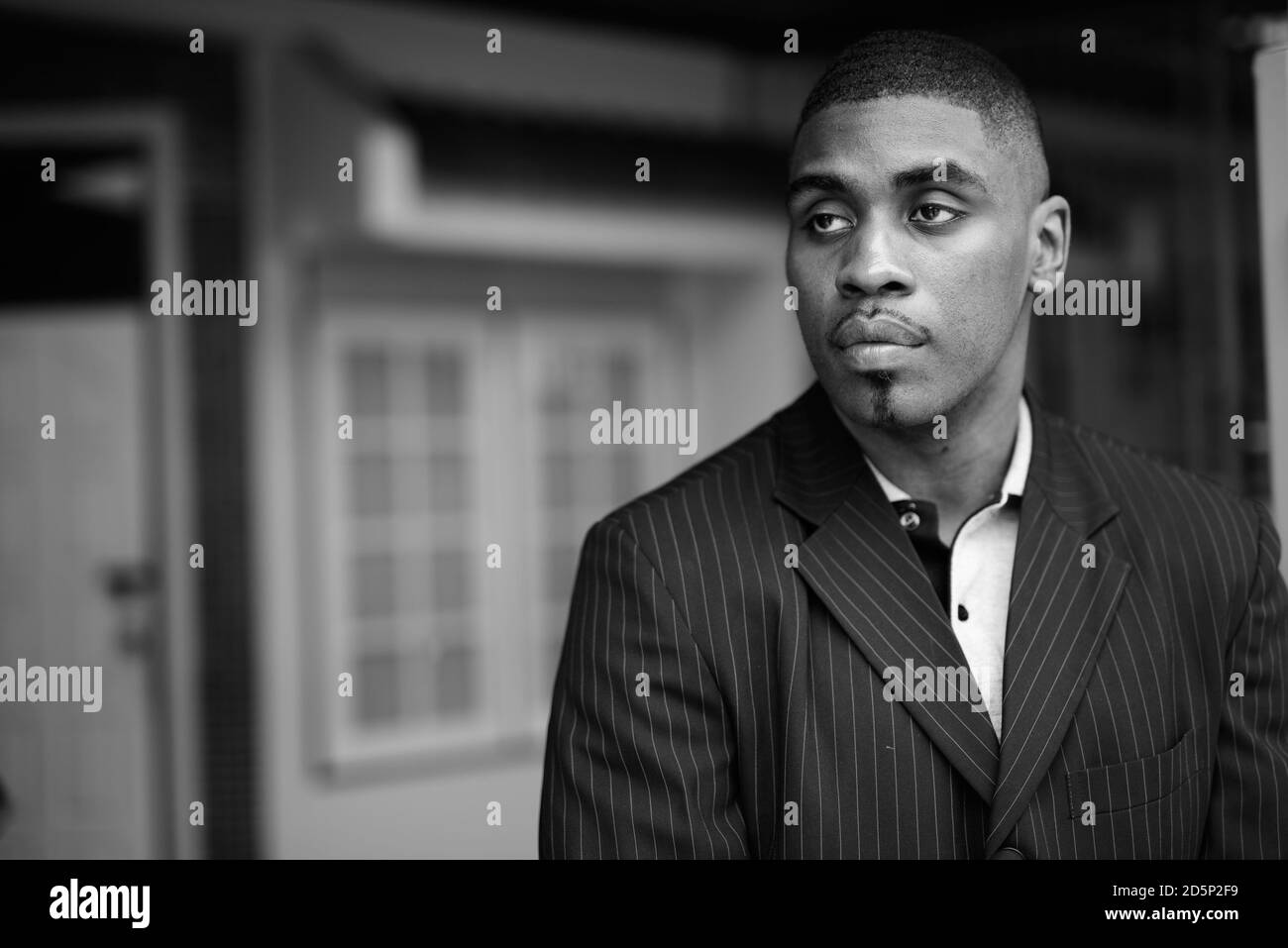 African man house outside hi-res stock photography and images - Alamy