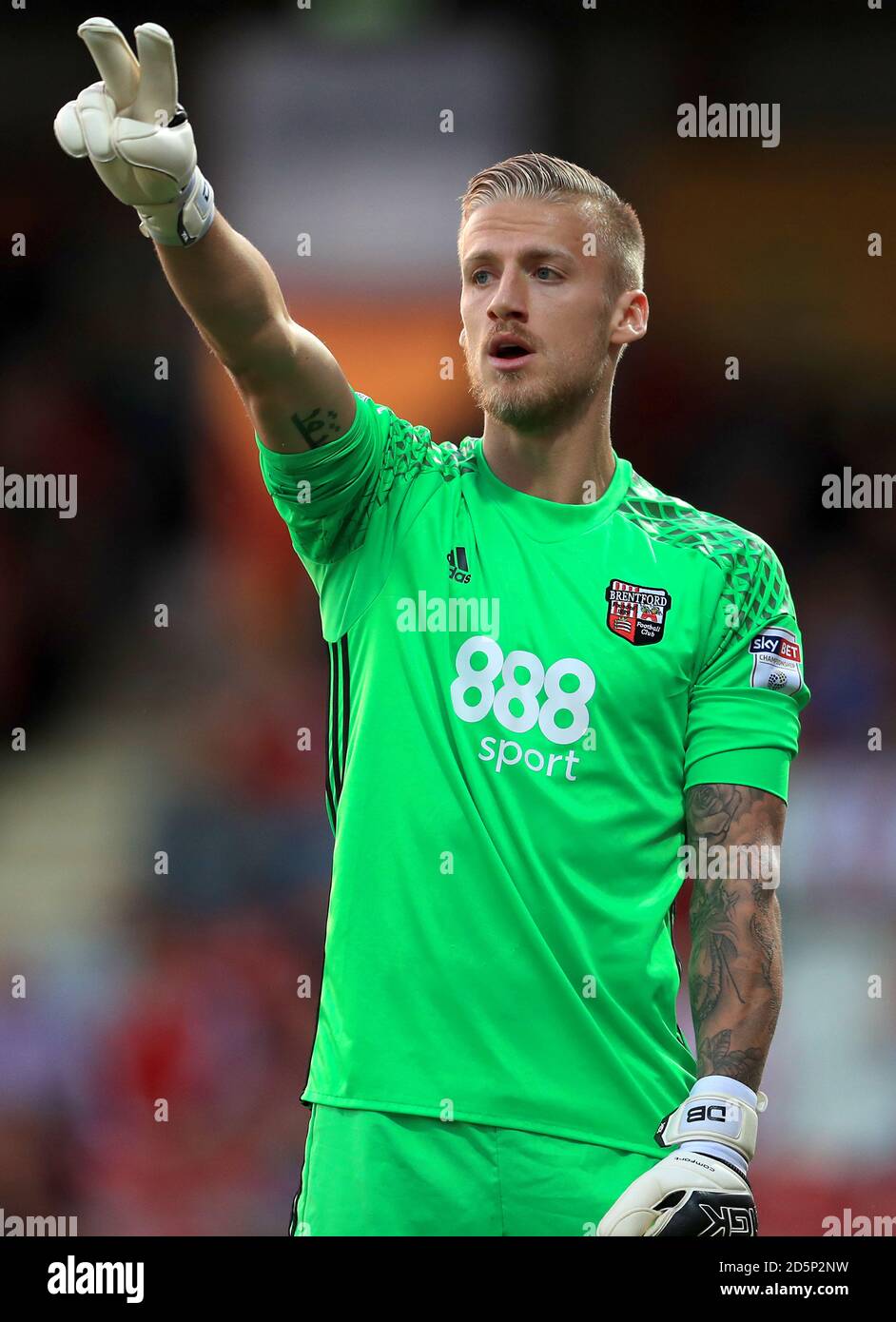Brentford goalkeeper Daniel Bentley Stock Photo - Alamy