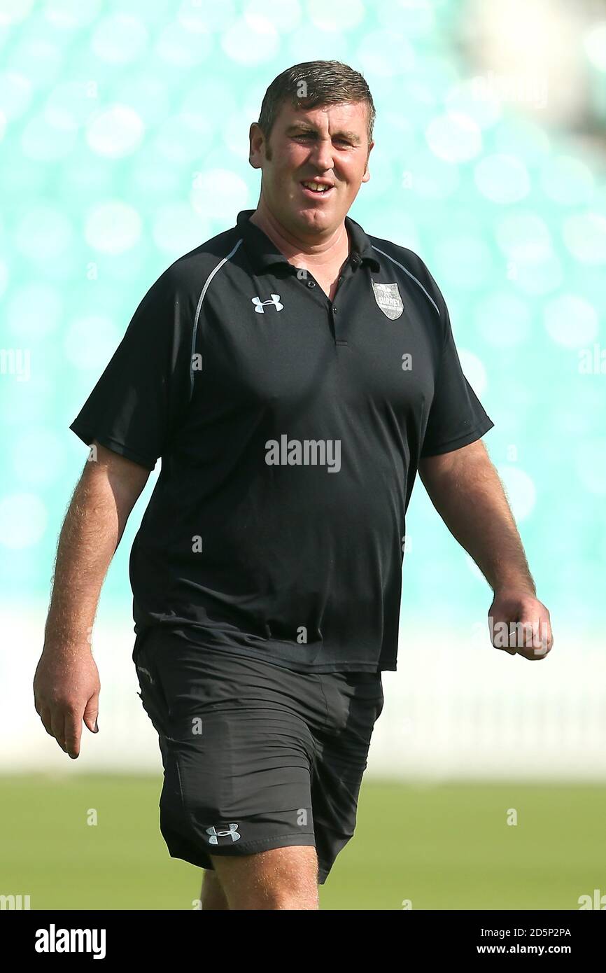 Surrey Groundsman Lee Fortis Stock Photo - Alamy
