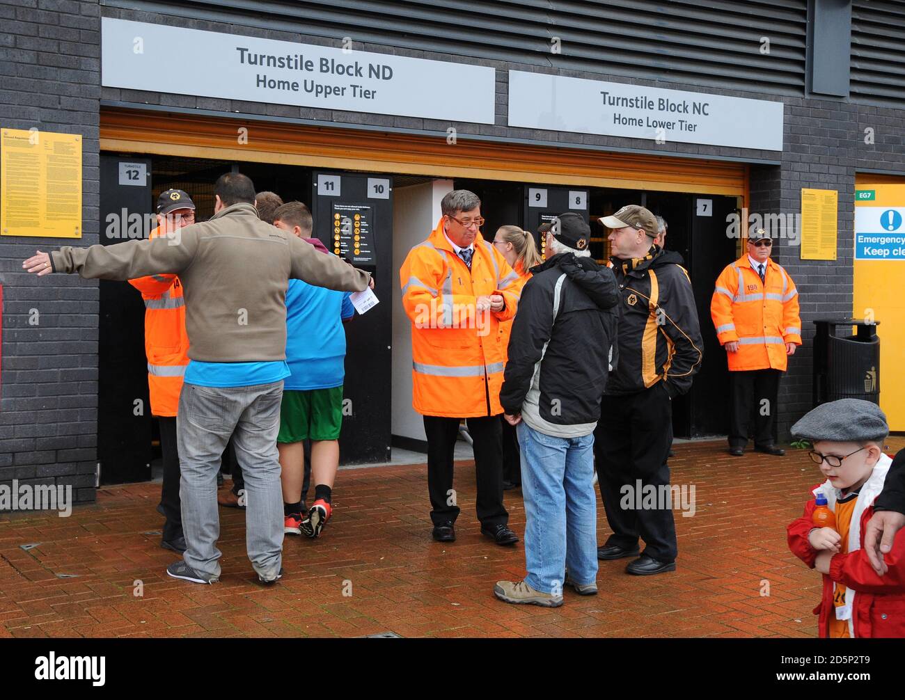 Wolverhampton Wanderers fans arrive at Moulineux Stadium Stock Photo ...